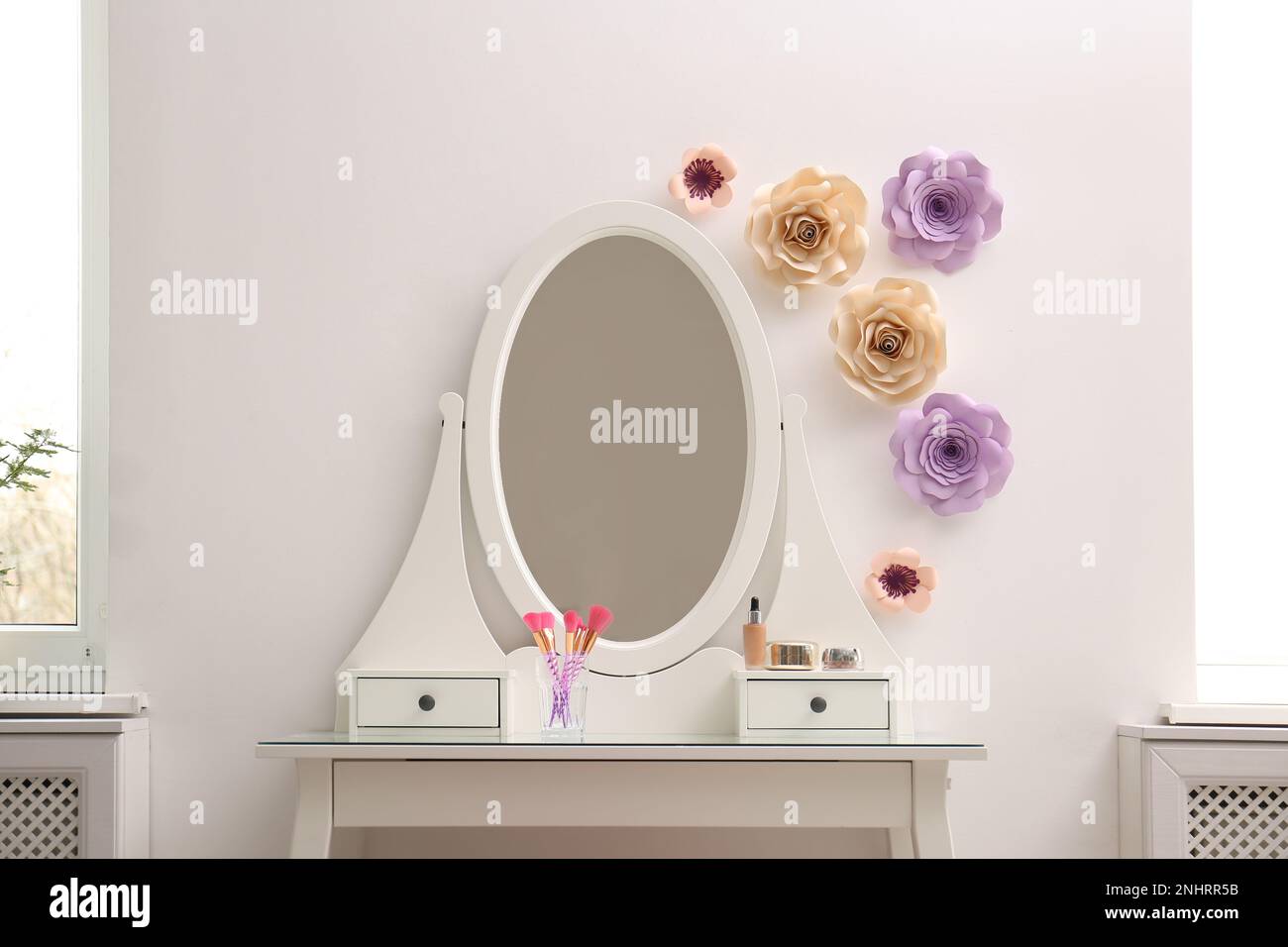 Art decor dressing table hi-res stock photography and images - Alamy