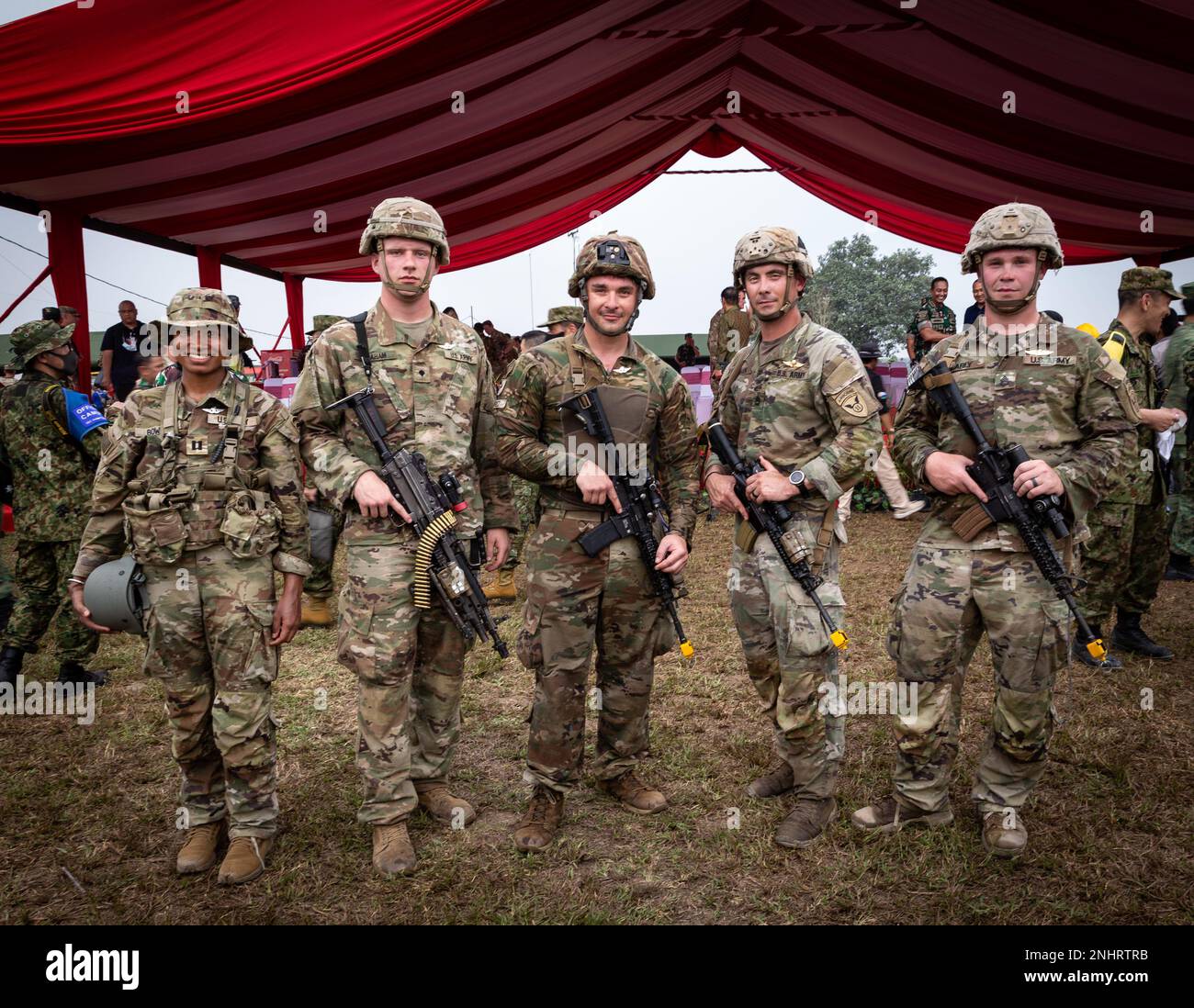 11th Airborne Division paratroopers pose following a wing ceremony in ...