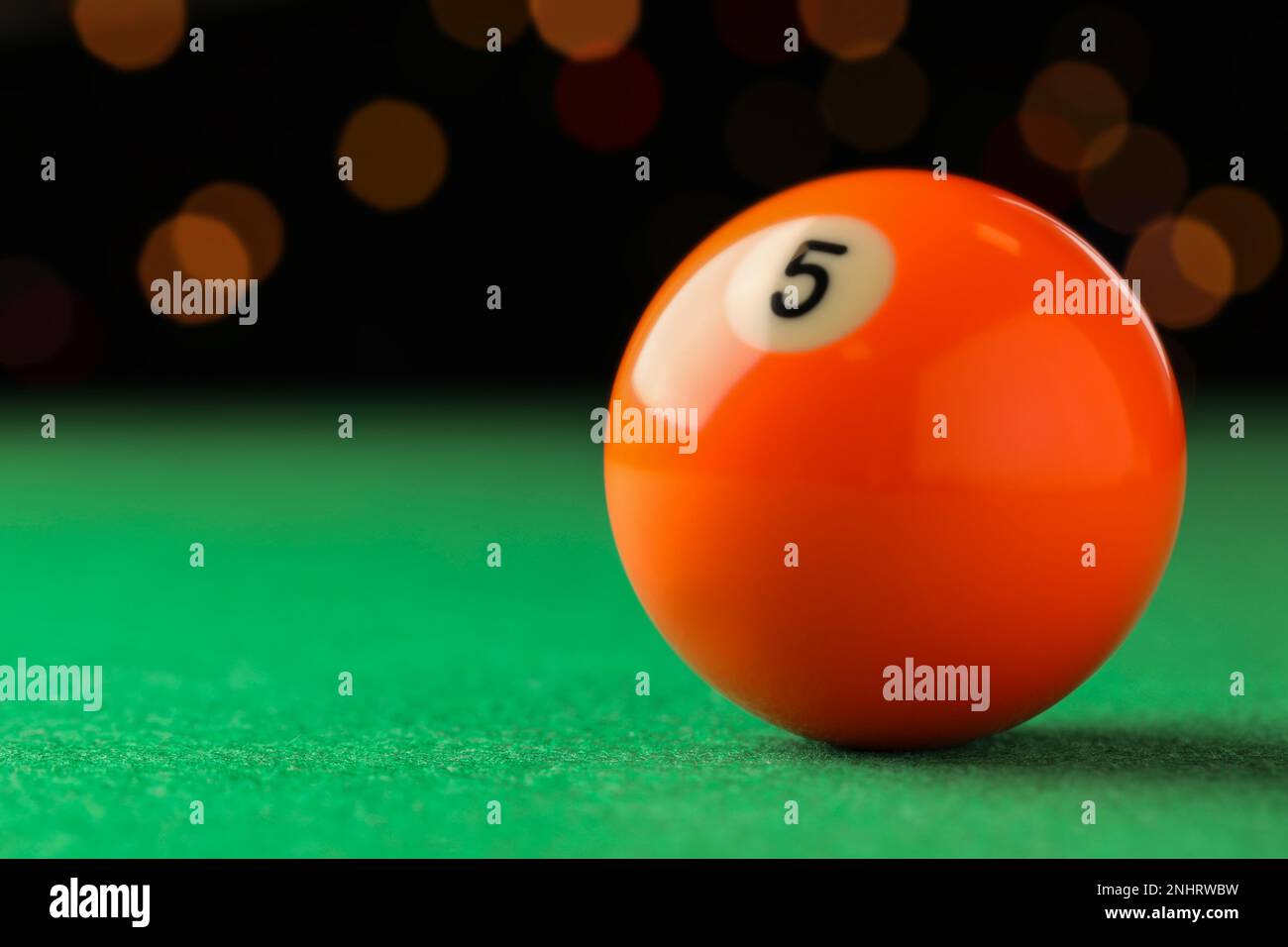 Number 5 pool ball hi-res stock photography and images - Alamy
