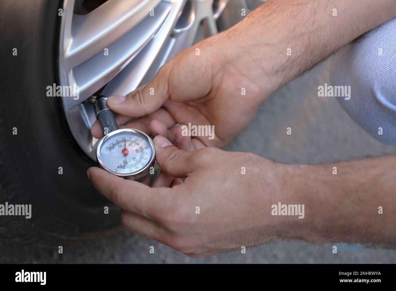 Measuring air pressure car tire hi-res stock photography and images - Alamy