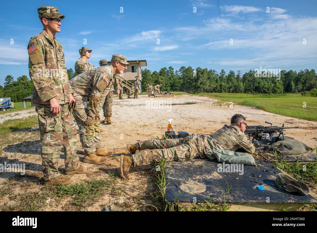 Soldiers assigned to the 3d U.S. Infantry Regiment (The Old Guard), and ...