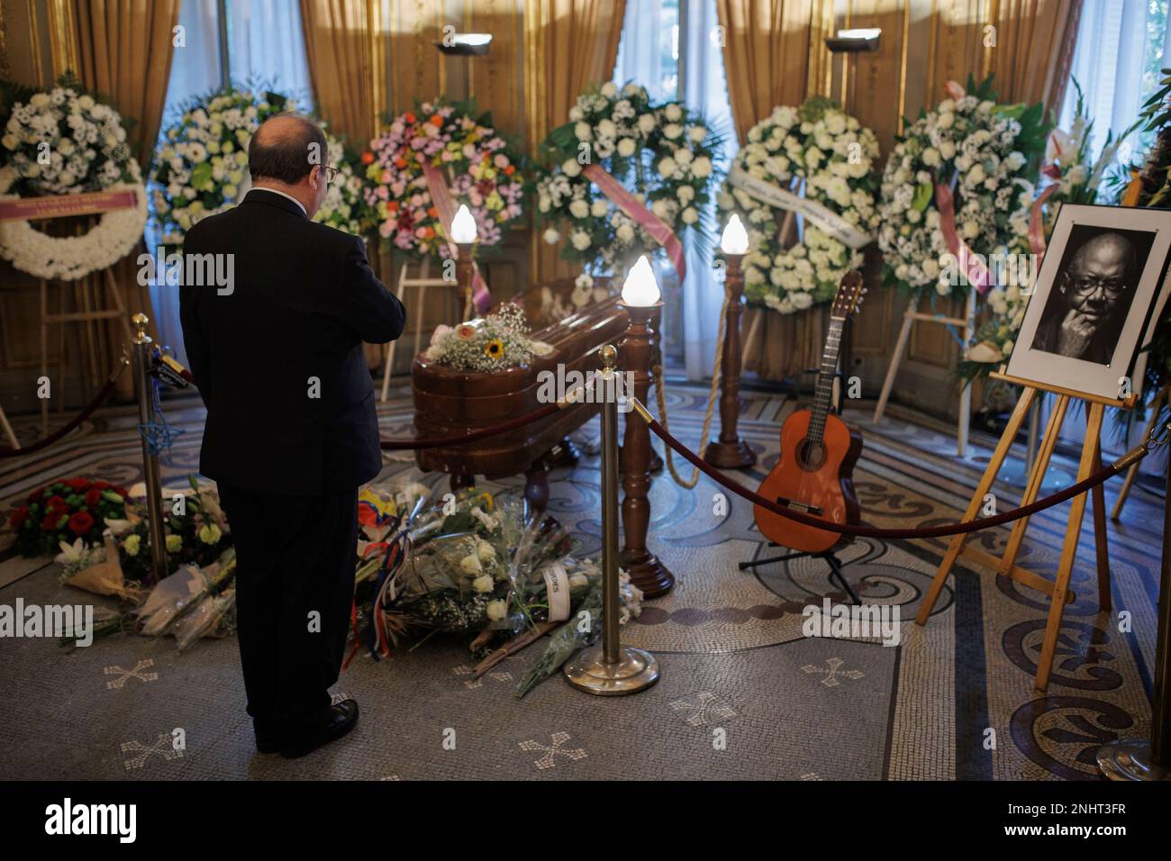 The Minister of Culture and Sports, Miquel Iceta, visits the funeral ...