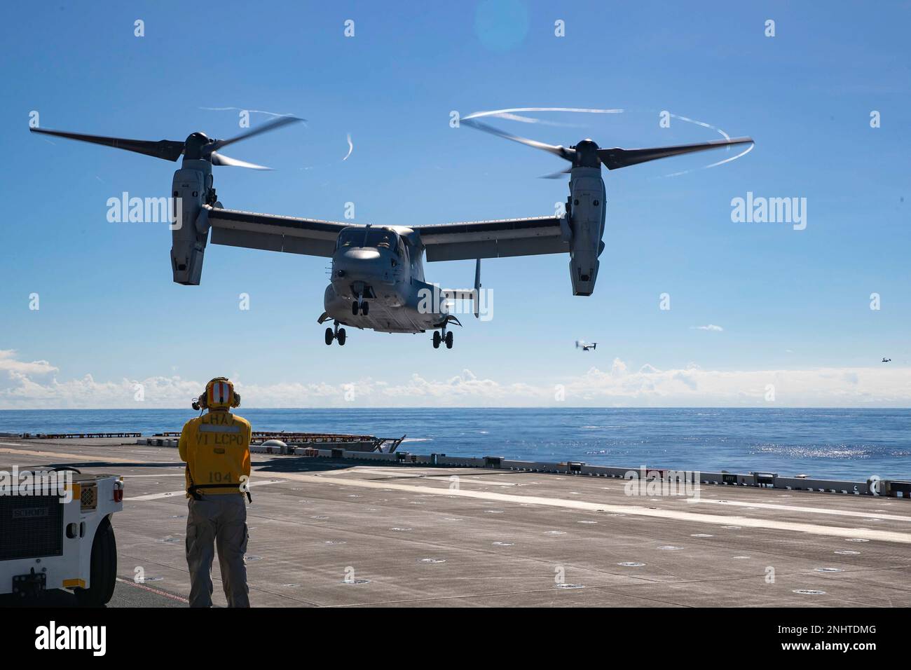 220803-N-VJ326-4143 PACIFIC OCEAN (Aug. 3, 2022) – An MV-22 Osprey ...
