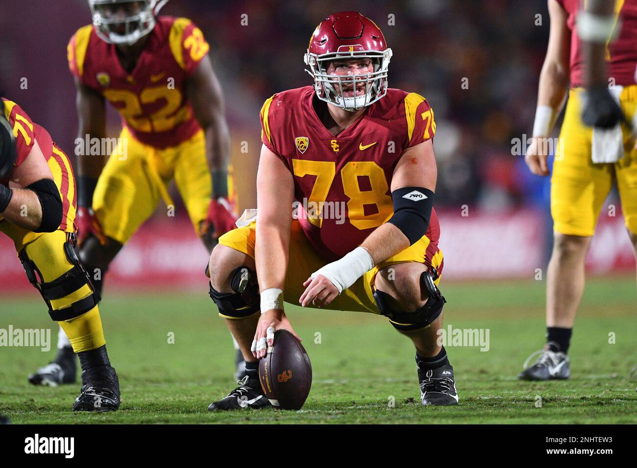 LOS ANGELES, CA - NOVEMBER 11: USC Trojans offensive lineman Andrew ...