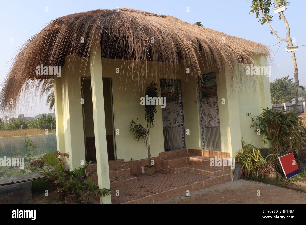Rattan thatch roof hi-res stock photography and images - Alamy