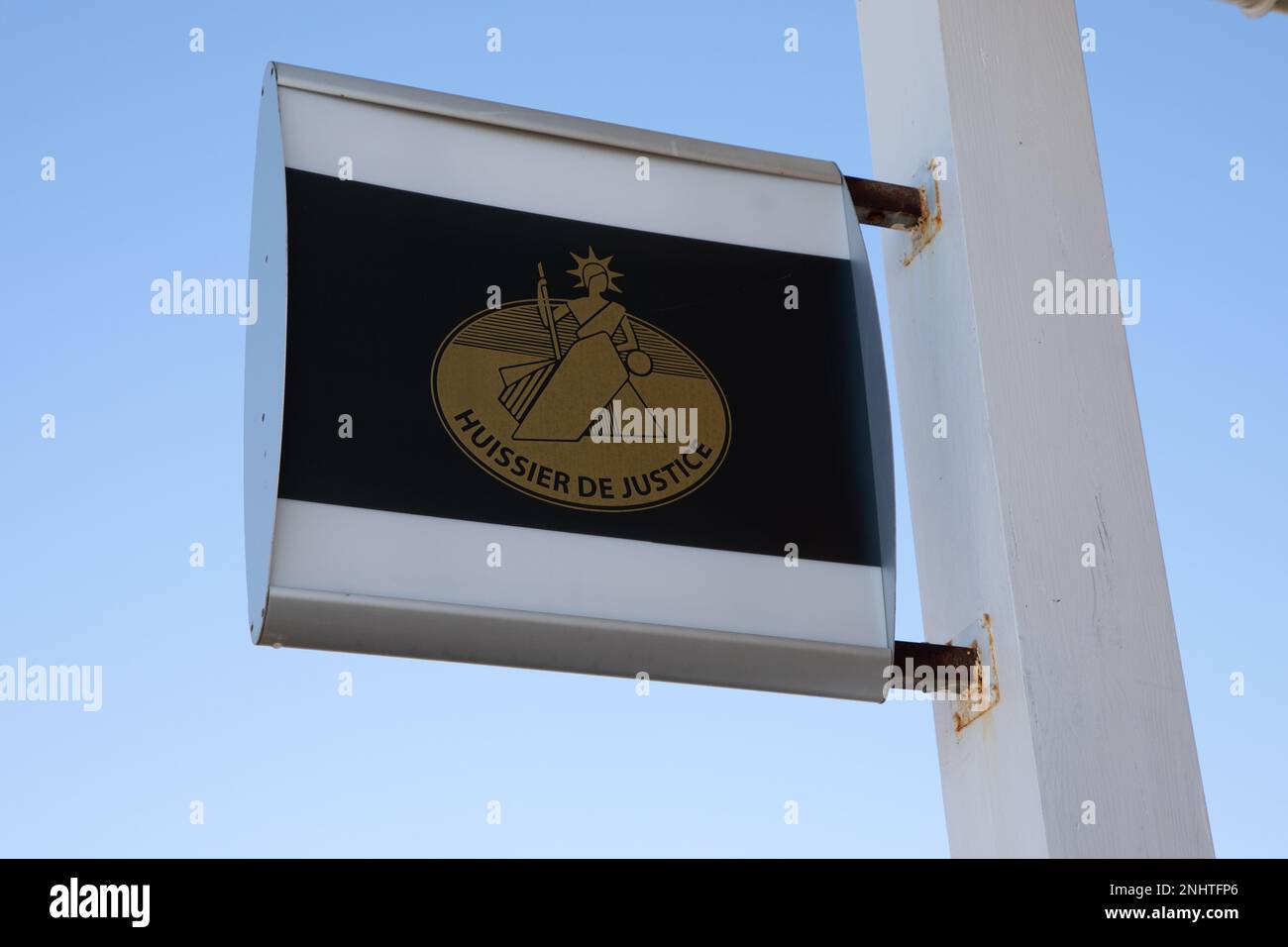 Bordeaux , Aquitaine France - 02 20 2023 : huissier de justice sign ...