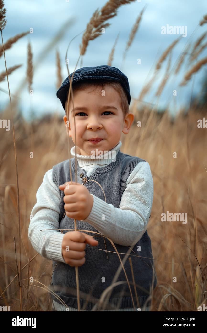 Vintage vogue cover hi-res stock photography and images - Alamy