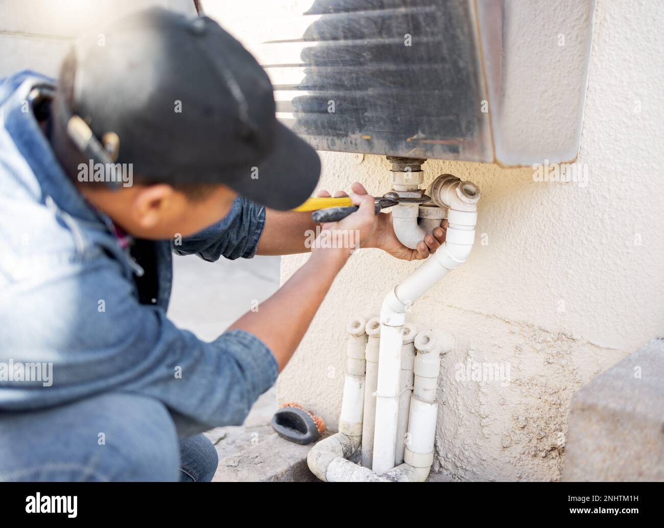 Professional plumber install pipes sink hi-res stock photography and ...
