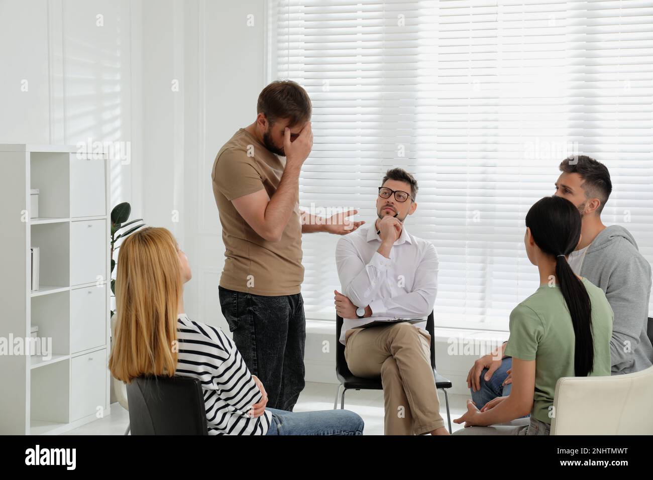 Group of people addicted to drugs hi-res stock photography and images ...