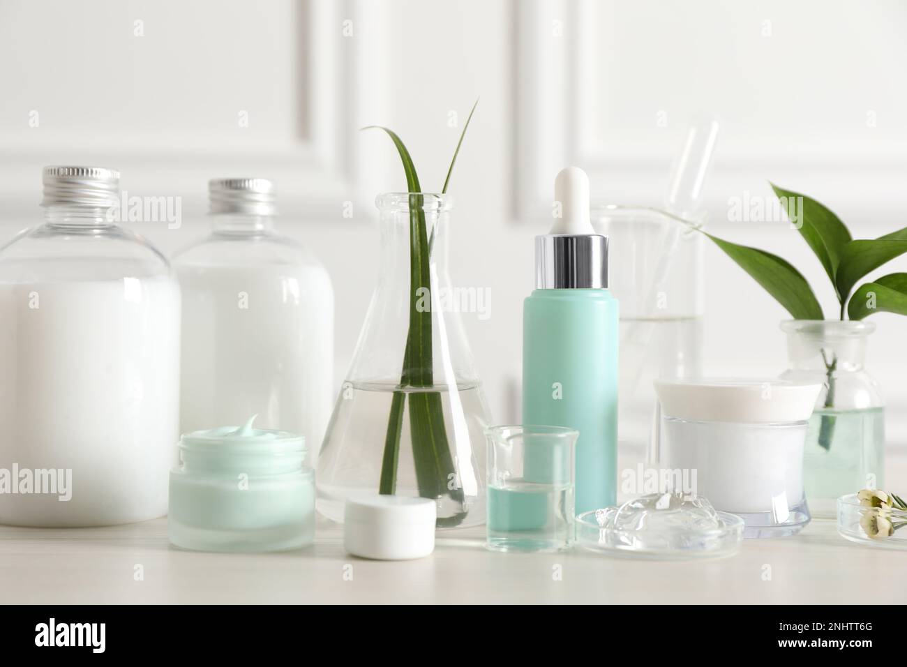 Natural products laboratory hi-res stock photography and images - Alamy