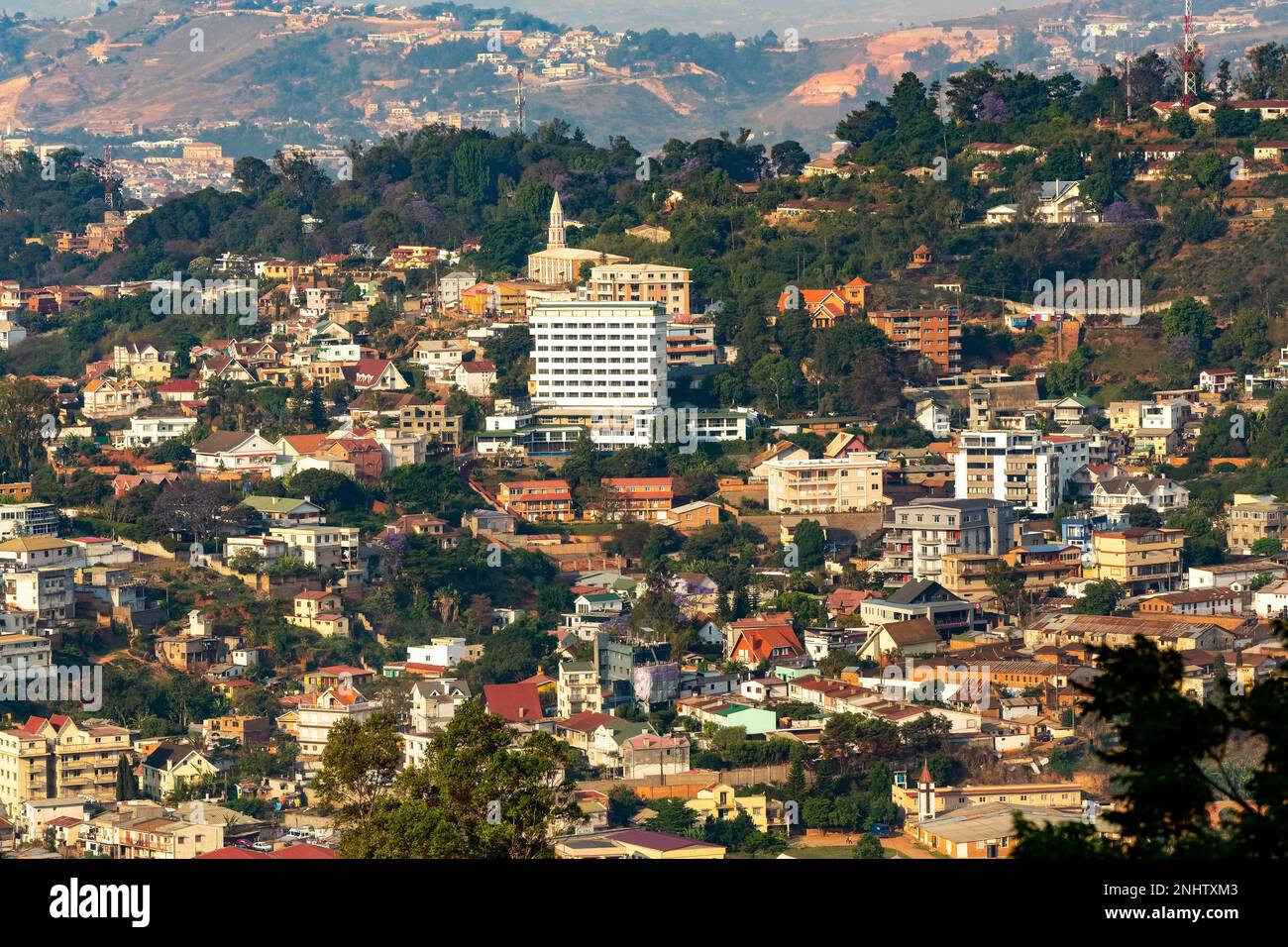 Antananarivo (AN-tan-AN-ah-REEV-oo) - City of a Thousand, also known as ...