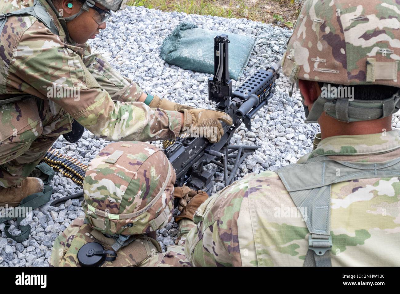 Soldiers with 290th Military Police Brigade conduct M240b machine gun ...