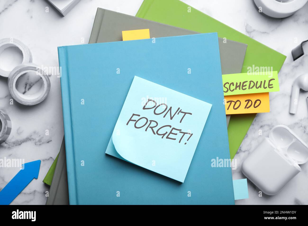 Reminder note with text DON'T FORGET and stationery on white marble ...