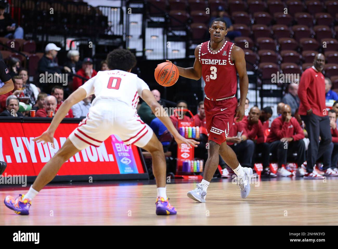 UNCASVILLE, CT - NOVEMBER 18: Temple Owls guard Hysier Miller (3 ...