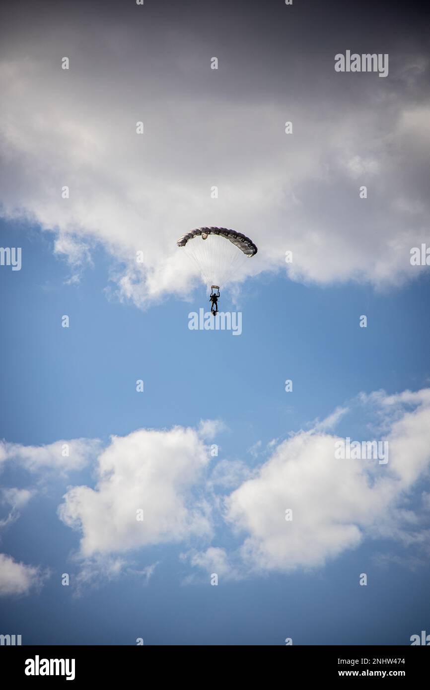 A Brazilian Commando with Marine Special Operations Battalion ...