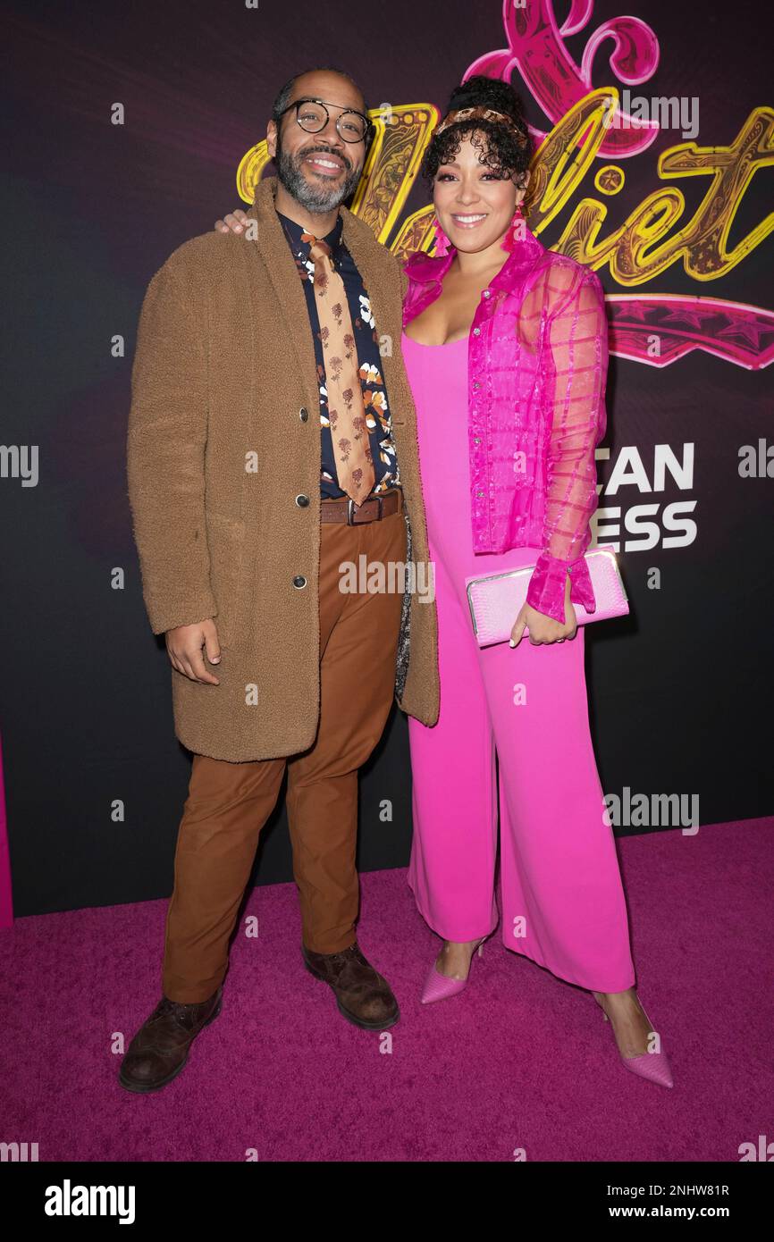 Photo By John Nacionstar Maxipx 2022 111722 Eddie Cooper And Lilli Cooper At The Broadway
