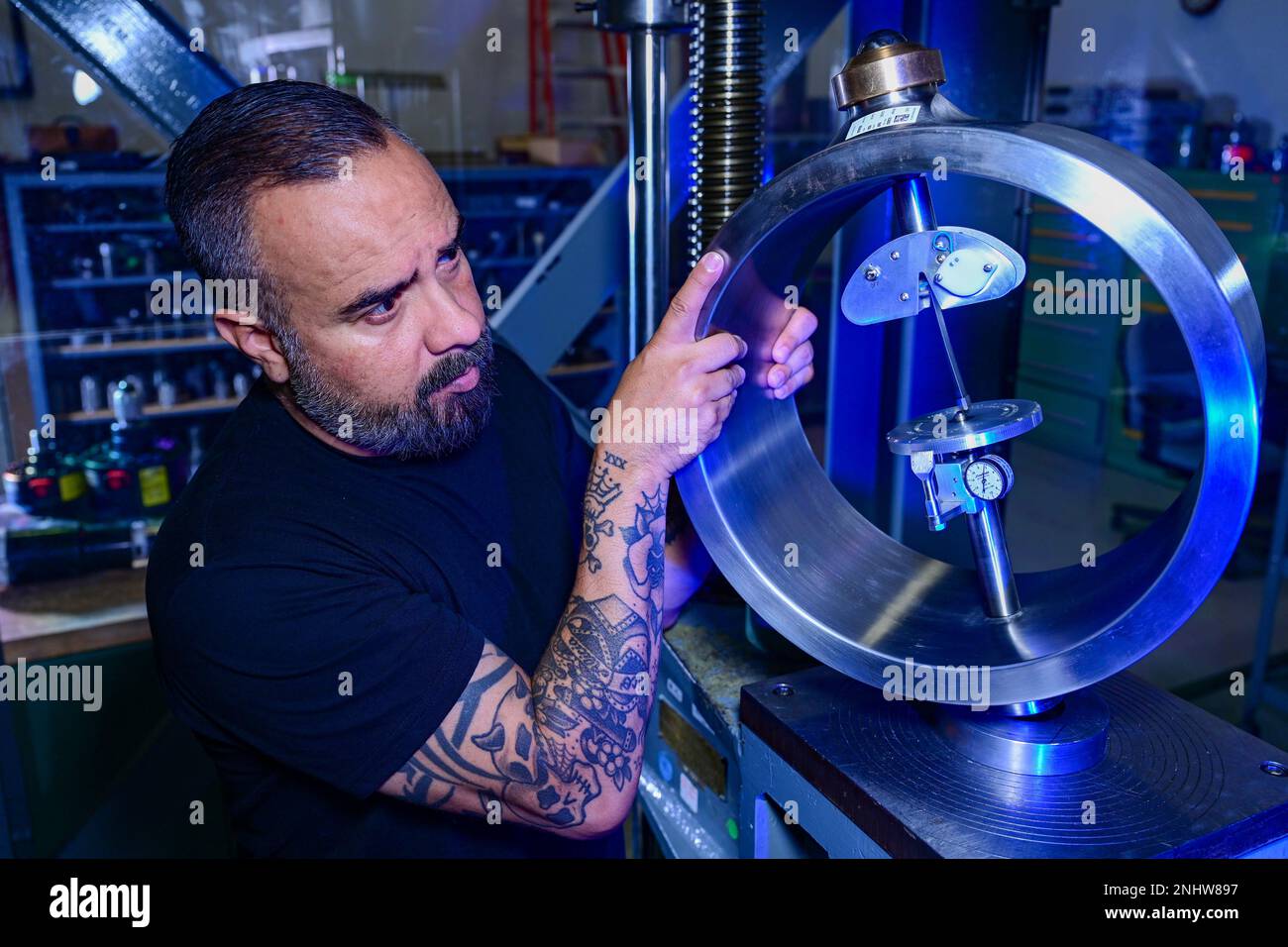 Dead weight force machine hi-res stock photography and images - Alamy