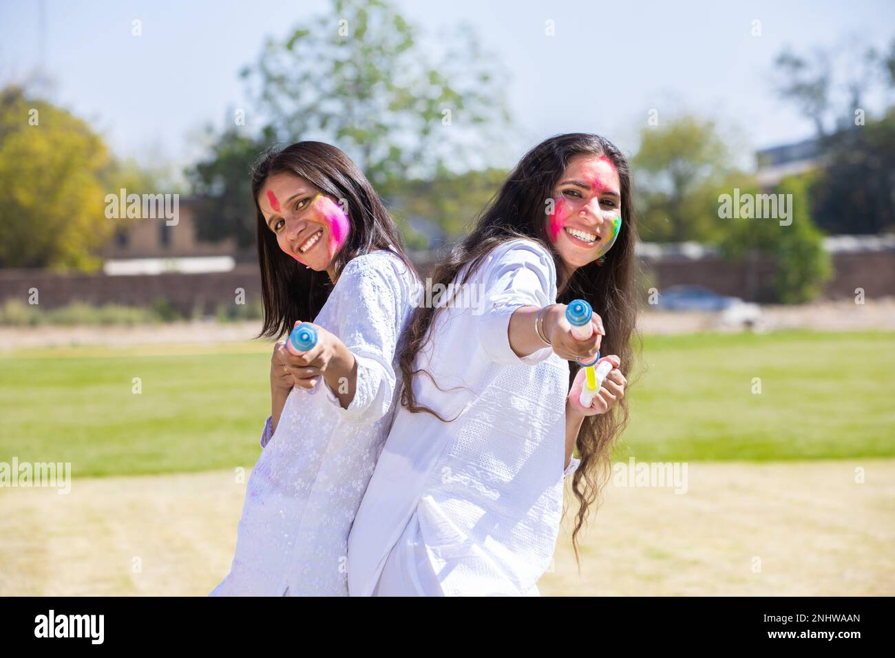 Indian girls playing holi hi-res stock photography and images - Alamy
