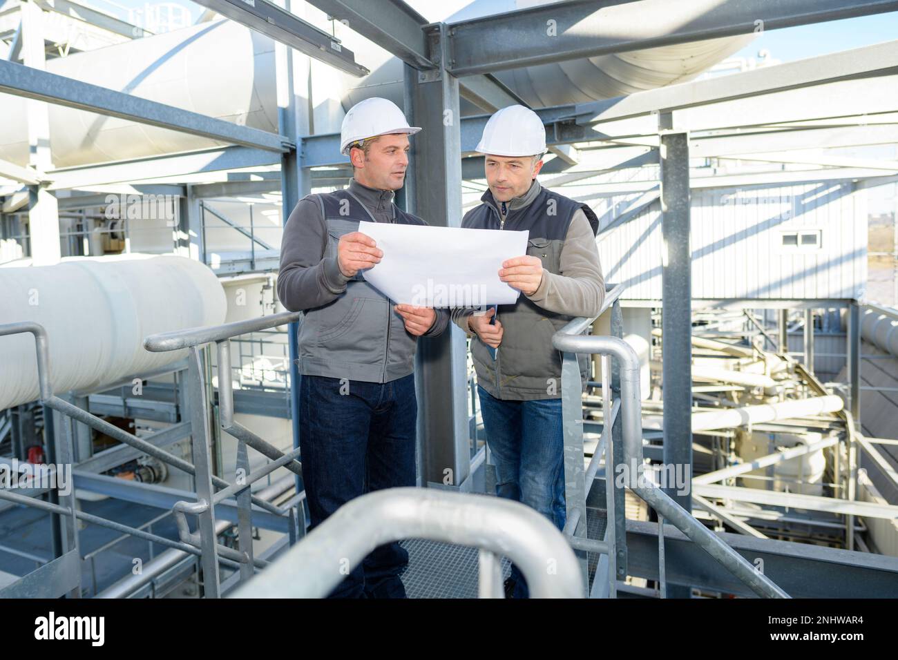 workers next to tanks in oil blending factory Stock Photo - Alamy