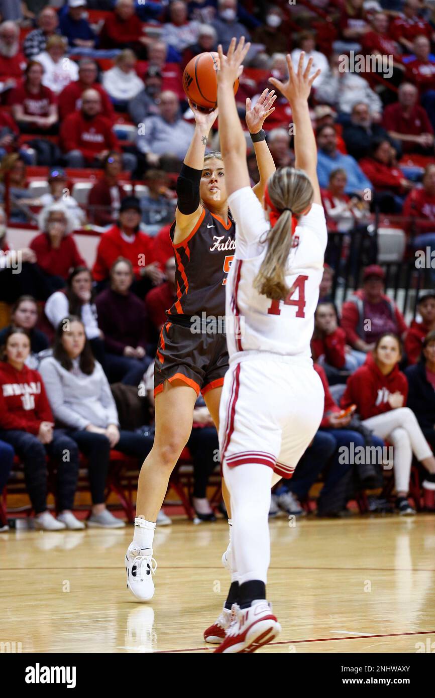 BLOOMINGTON, IN - NOVEMBER 17: Bowling Green Falcons guard Elissa Brett ...