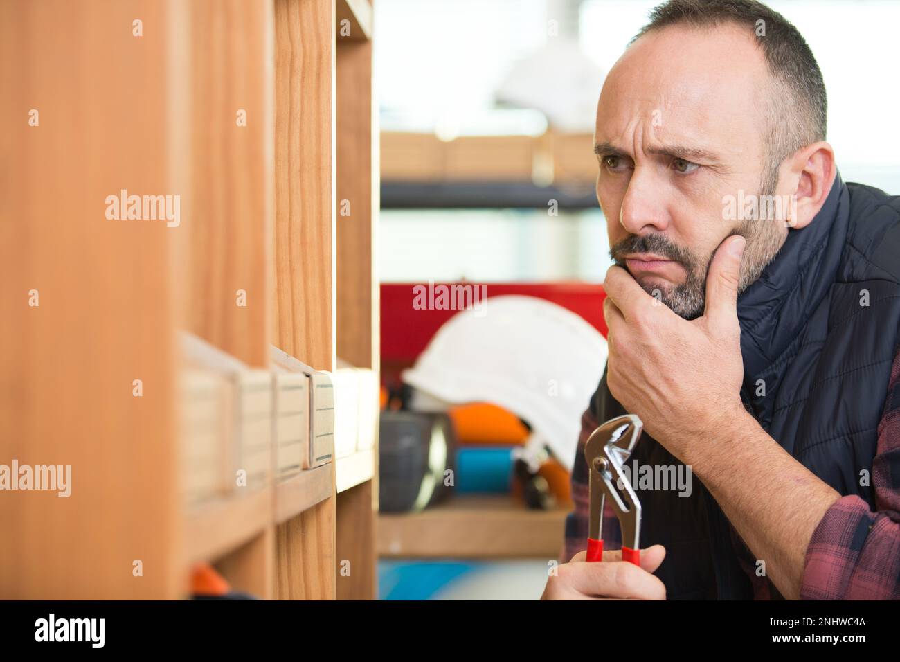 man is fixing the shelf on the bookshelf Stock Photo - Alamy