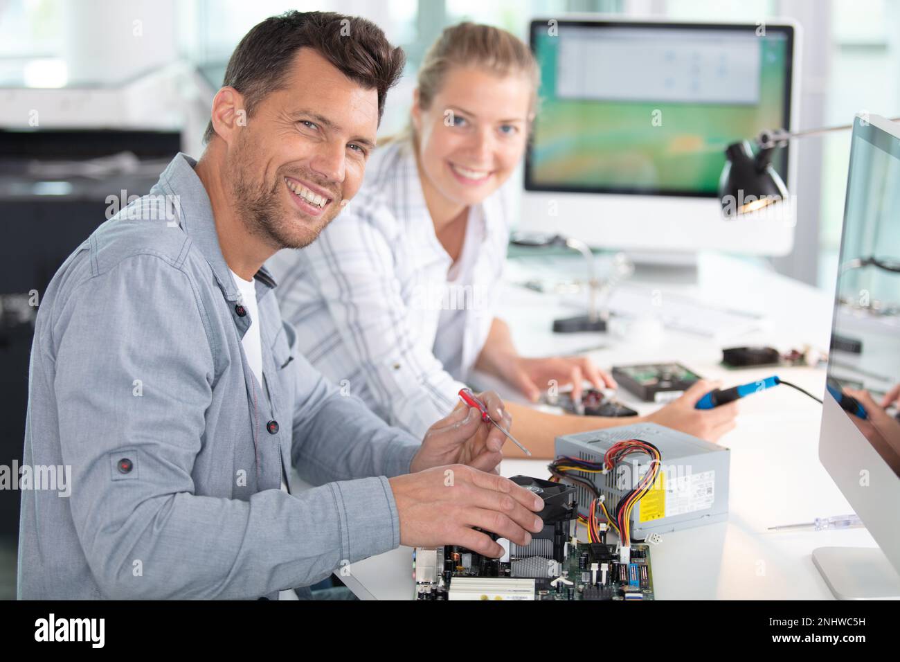 man and woman technicians in the electronic lab Stock Photo - Alamy