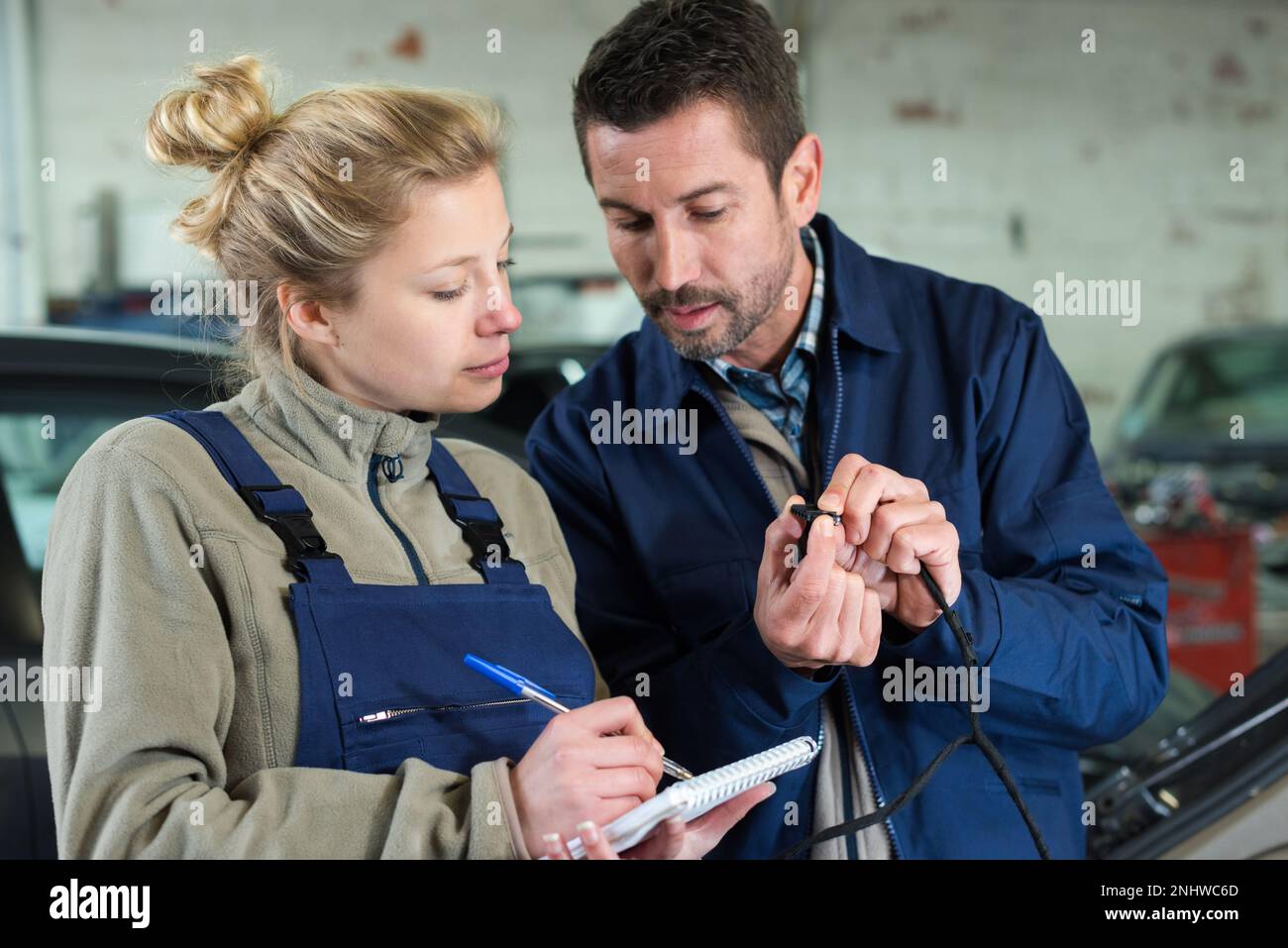 mechanic showing customer the problem with car Stock Photo - Alamy