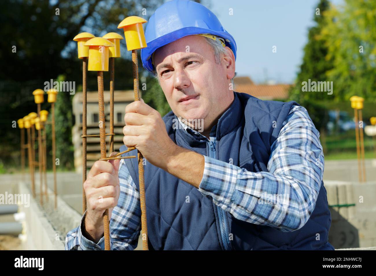 builder knit smetal rods with wire for concrete reinforcement Stock ...