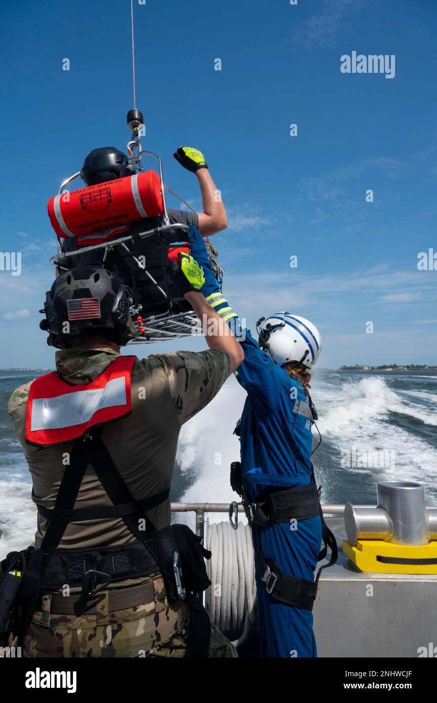 Members from the FBI Hostage Rescue Team guide the rise of the rescue ...