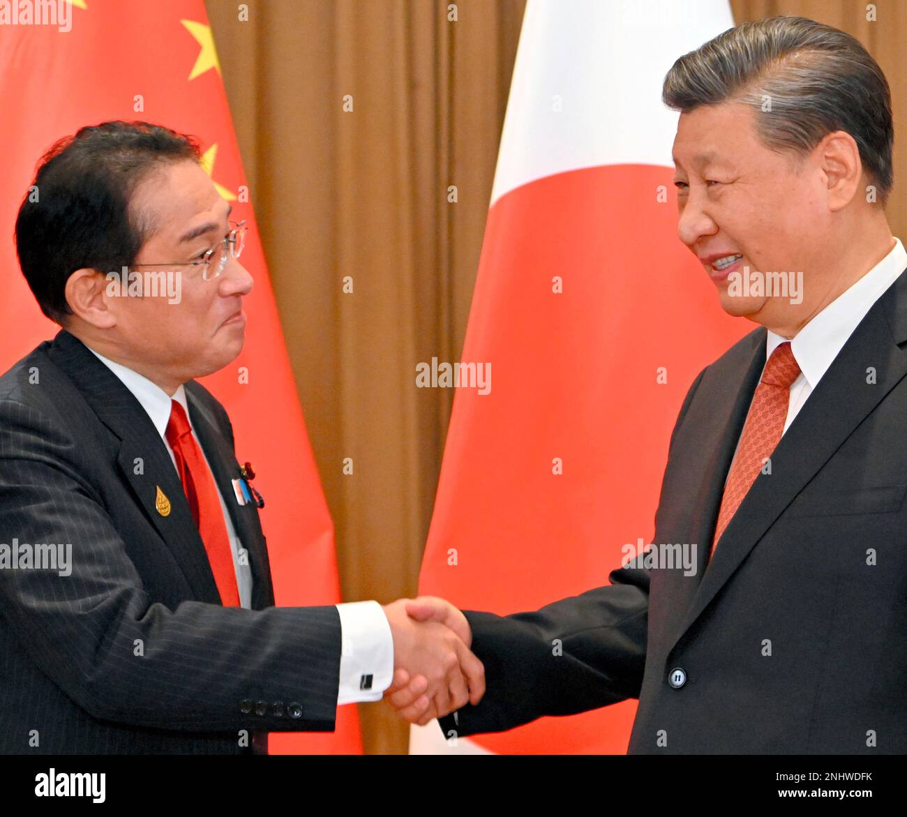 China's President Xi Jinping (R) and Japan's Prime Minister Fumio ...