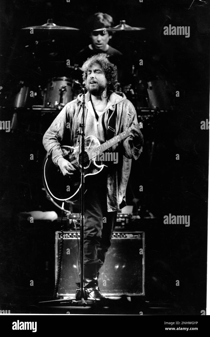 Bob Dylan plays with the Grateful Dead at Oakland Coliseum July 24 1987 ...