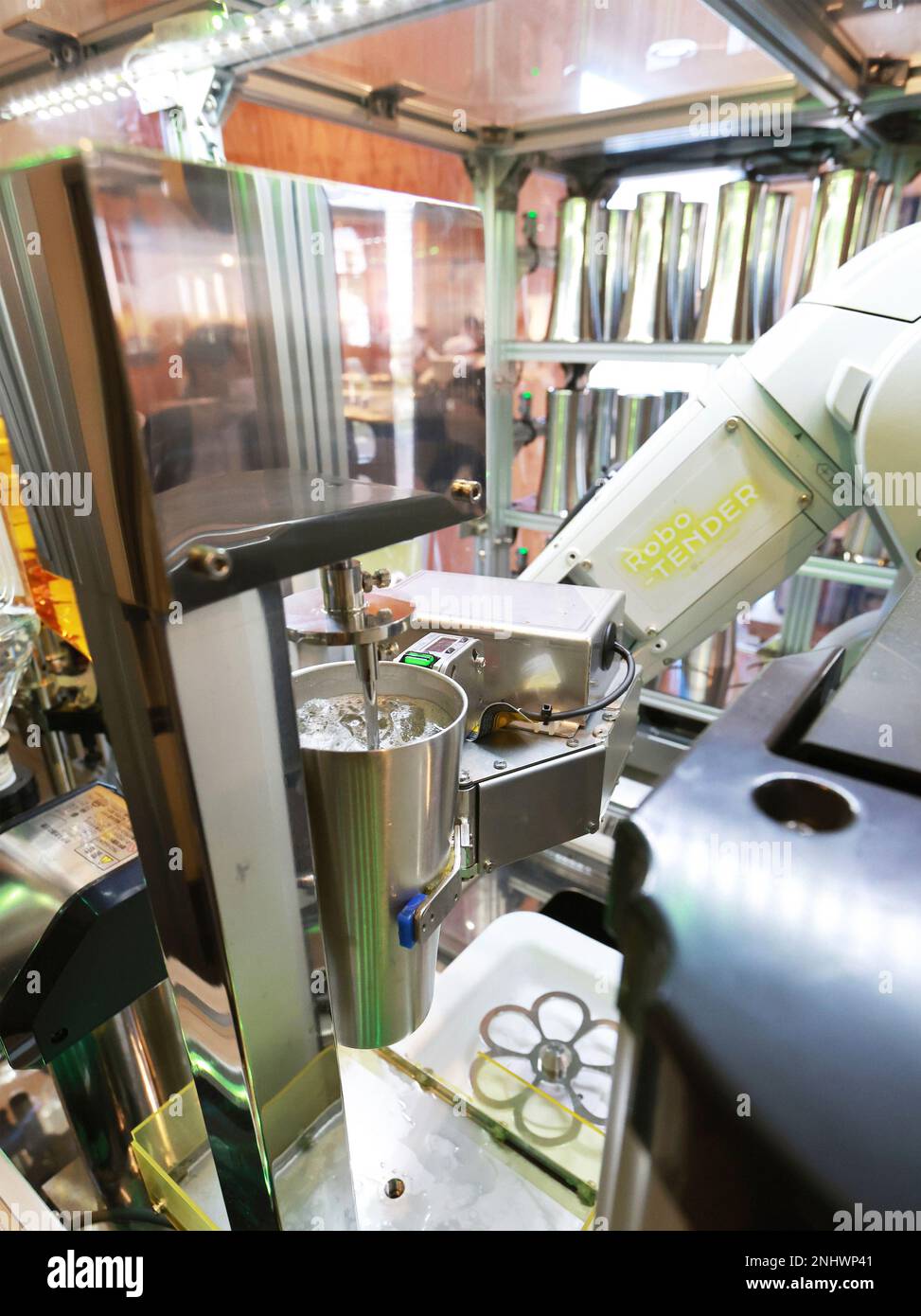 Toroyasu, a sushi chain unveils "Robot TENDER", the world's first drink ...
