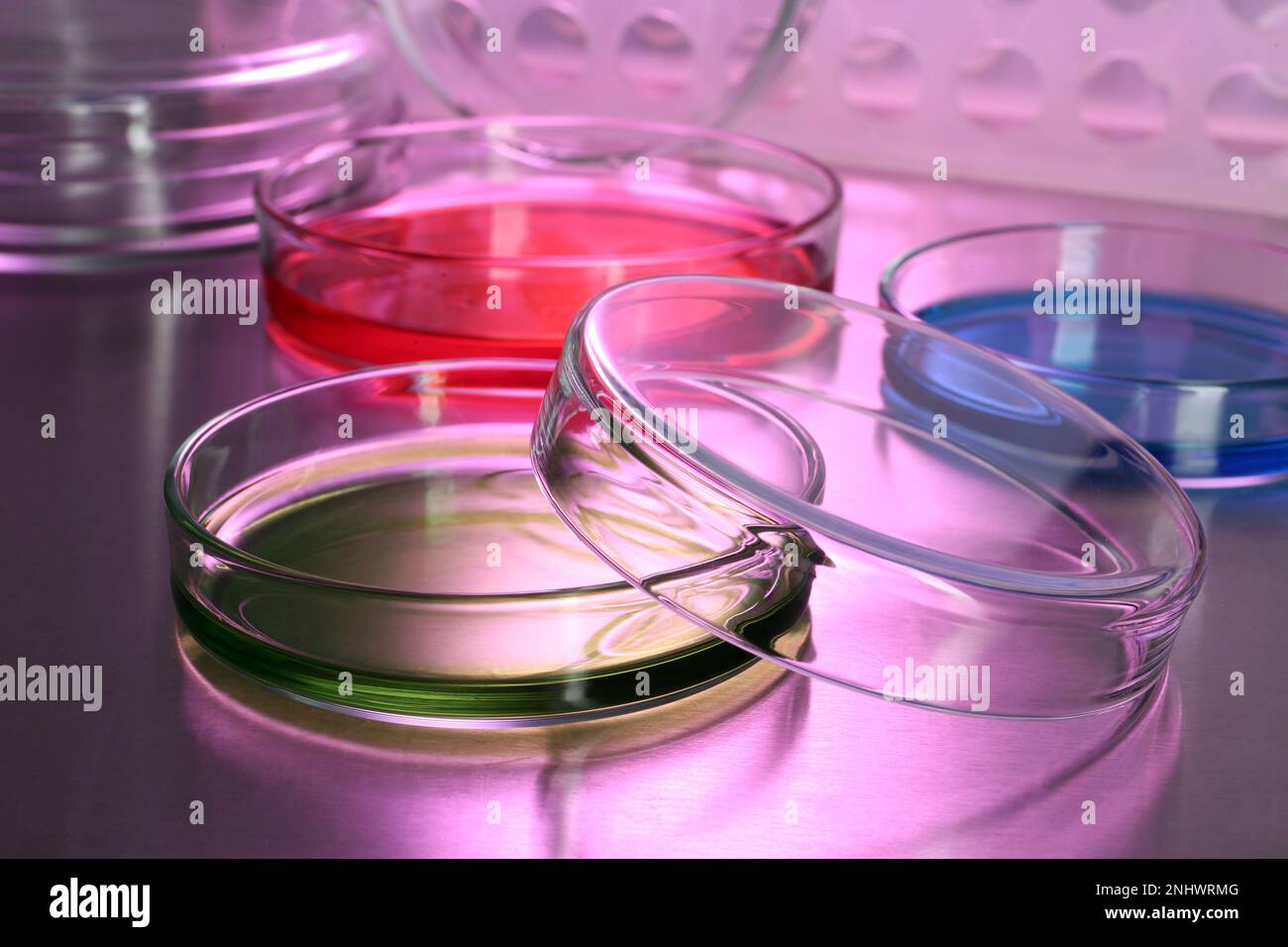 Colorful dishes and glassware hi-res stock photography and images - Alamy