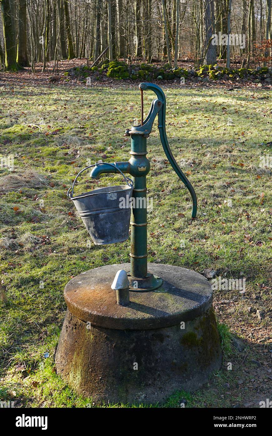 Well hand pump hi-res stock photography and images - Alamy