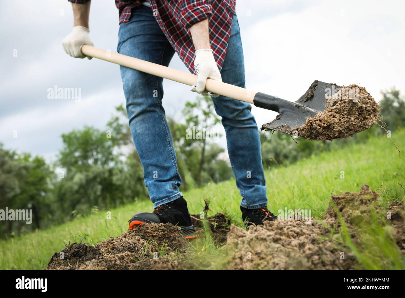 Farmer digging spade hand tool hi-res stock photography and images - Alamy