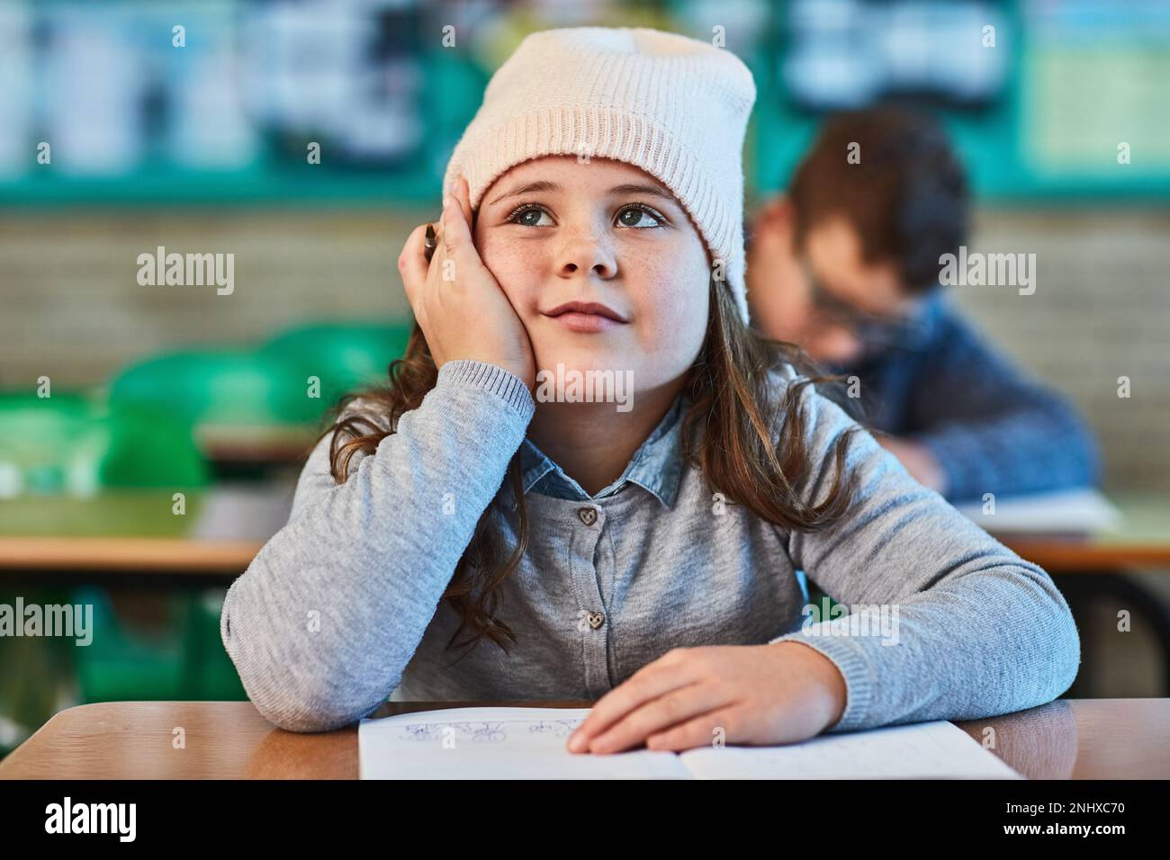 Girl daydreaming in classroom hi-res stock photography and images - Alamy