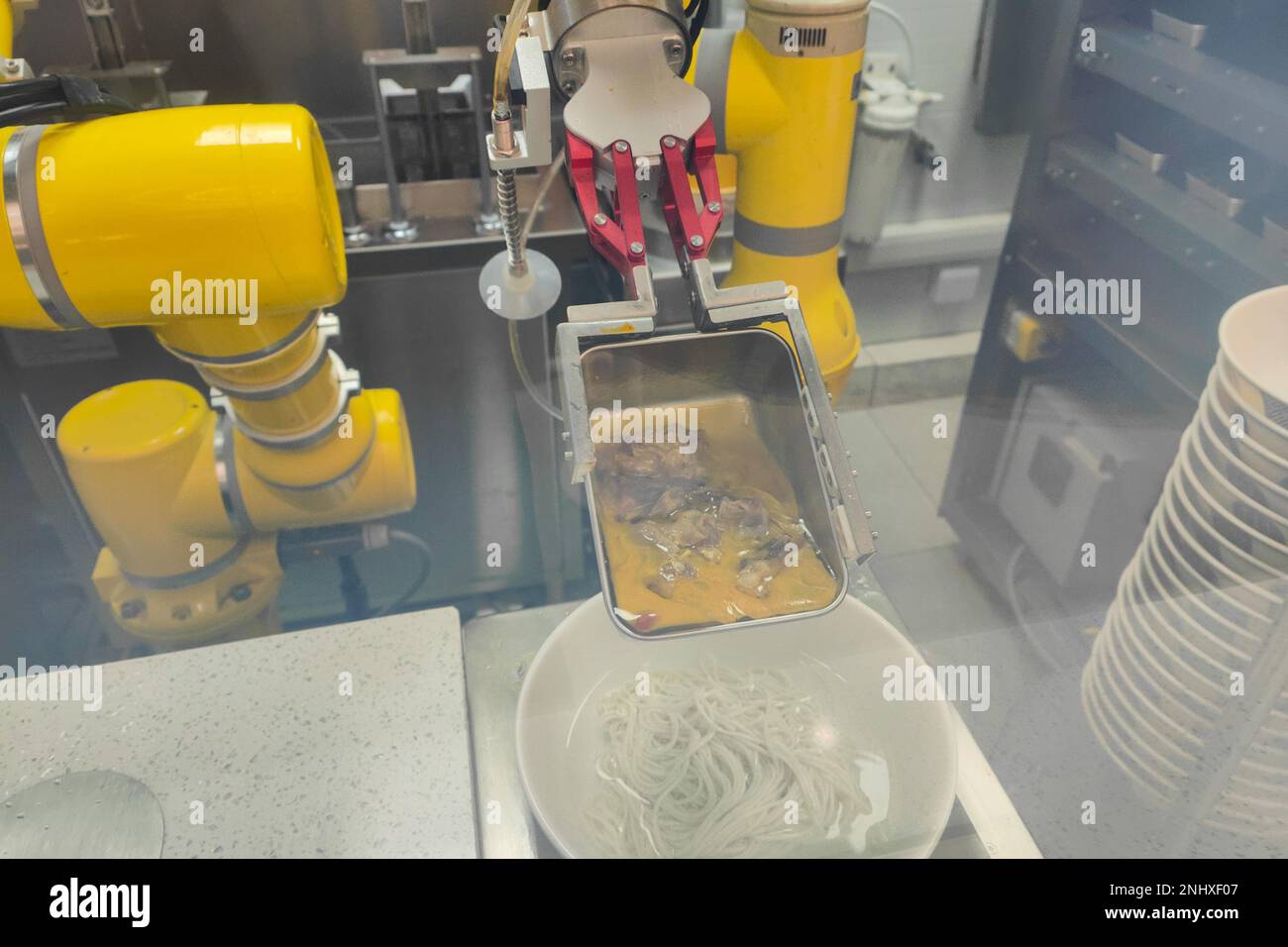 Robot chef china hi-res stock photography and images - Alamy