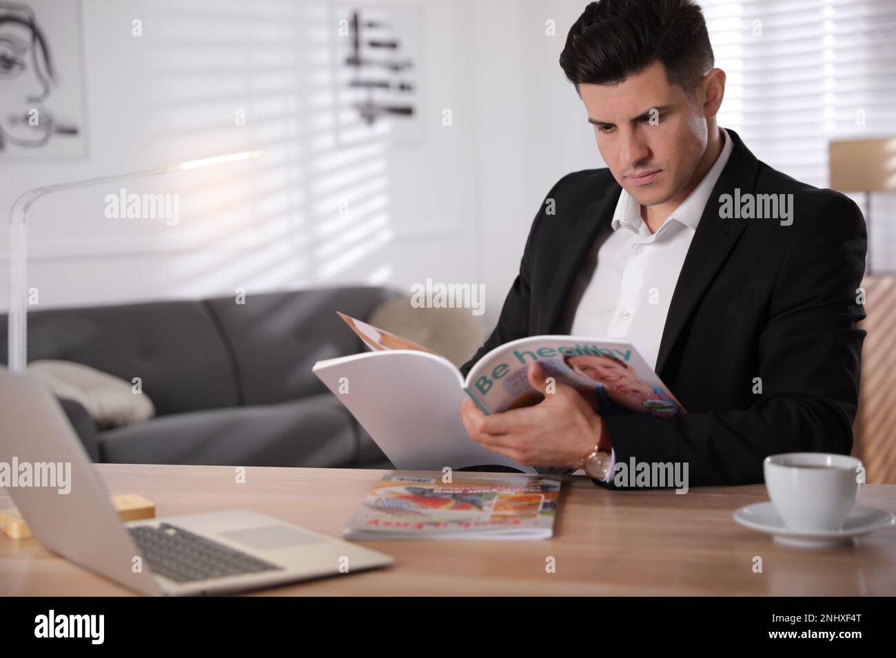 Reading magazine cover with text hi-res stock photography and images ...