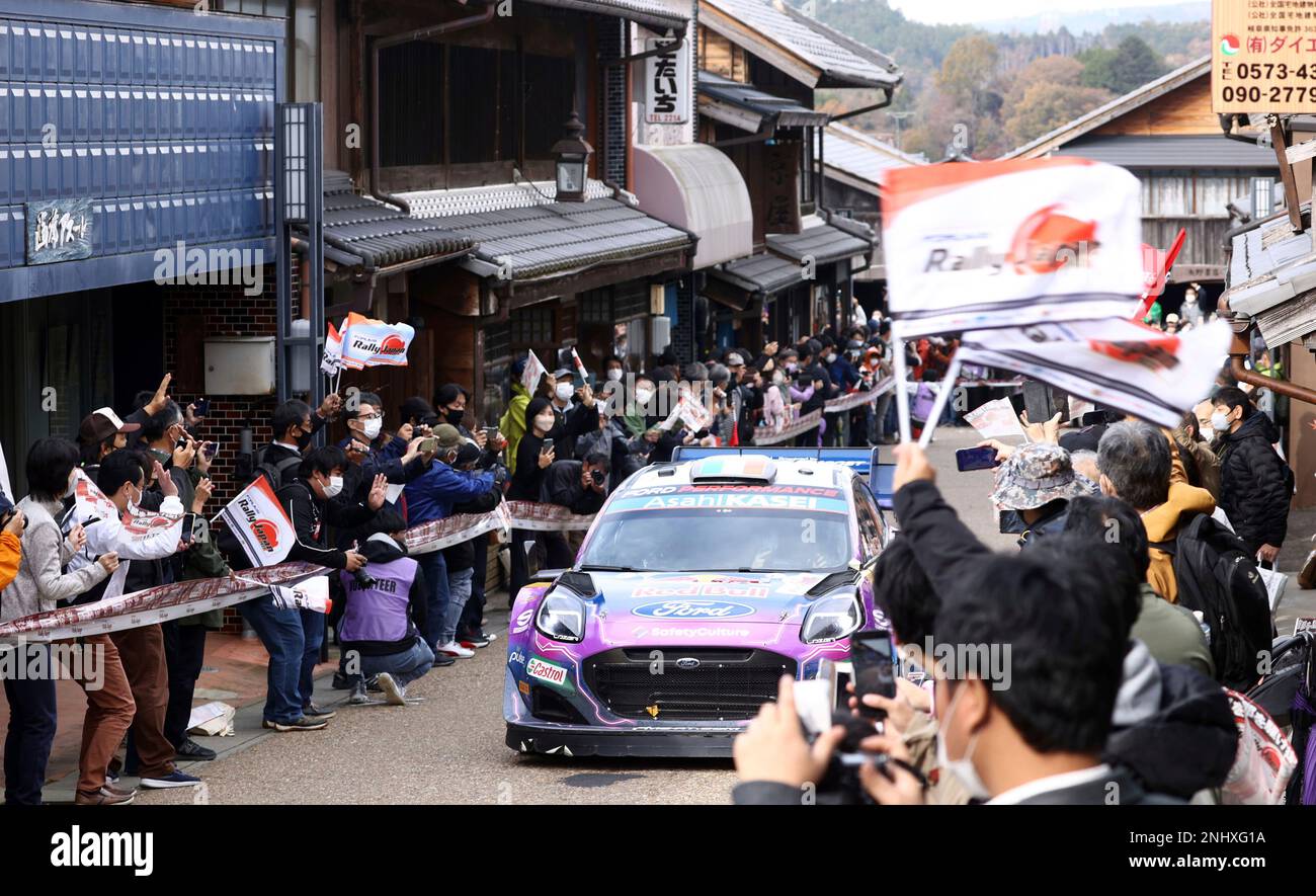 Craig BREEN of FORD (Ireland) runs through Japanese ordinary town which ...