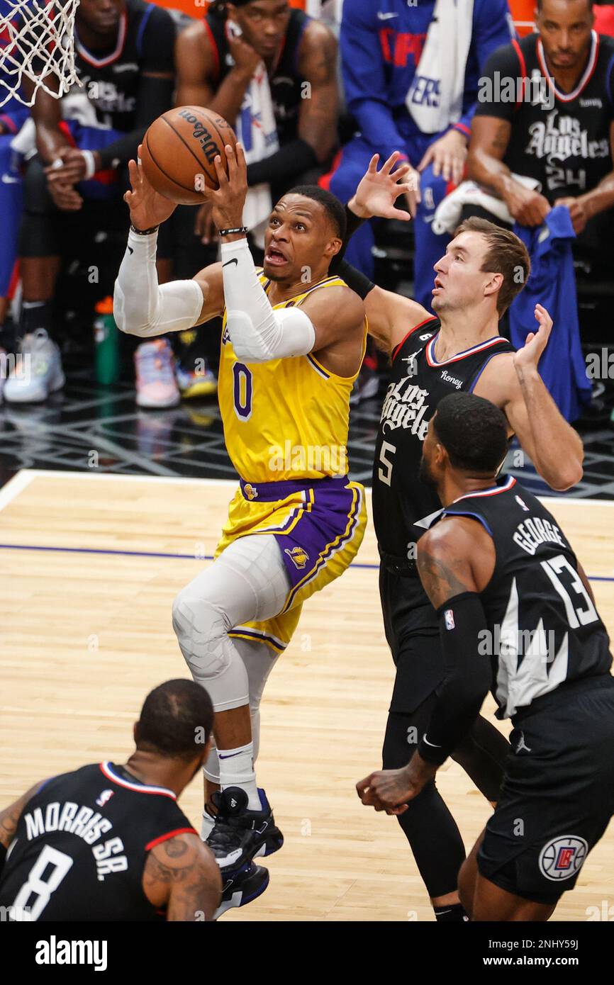 Los Angeles Lakers guard Russell Westbrook (0) goes to basket under ...