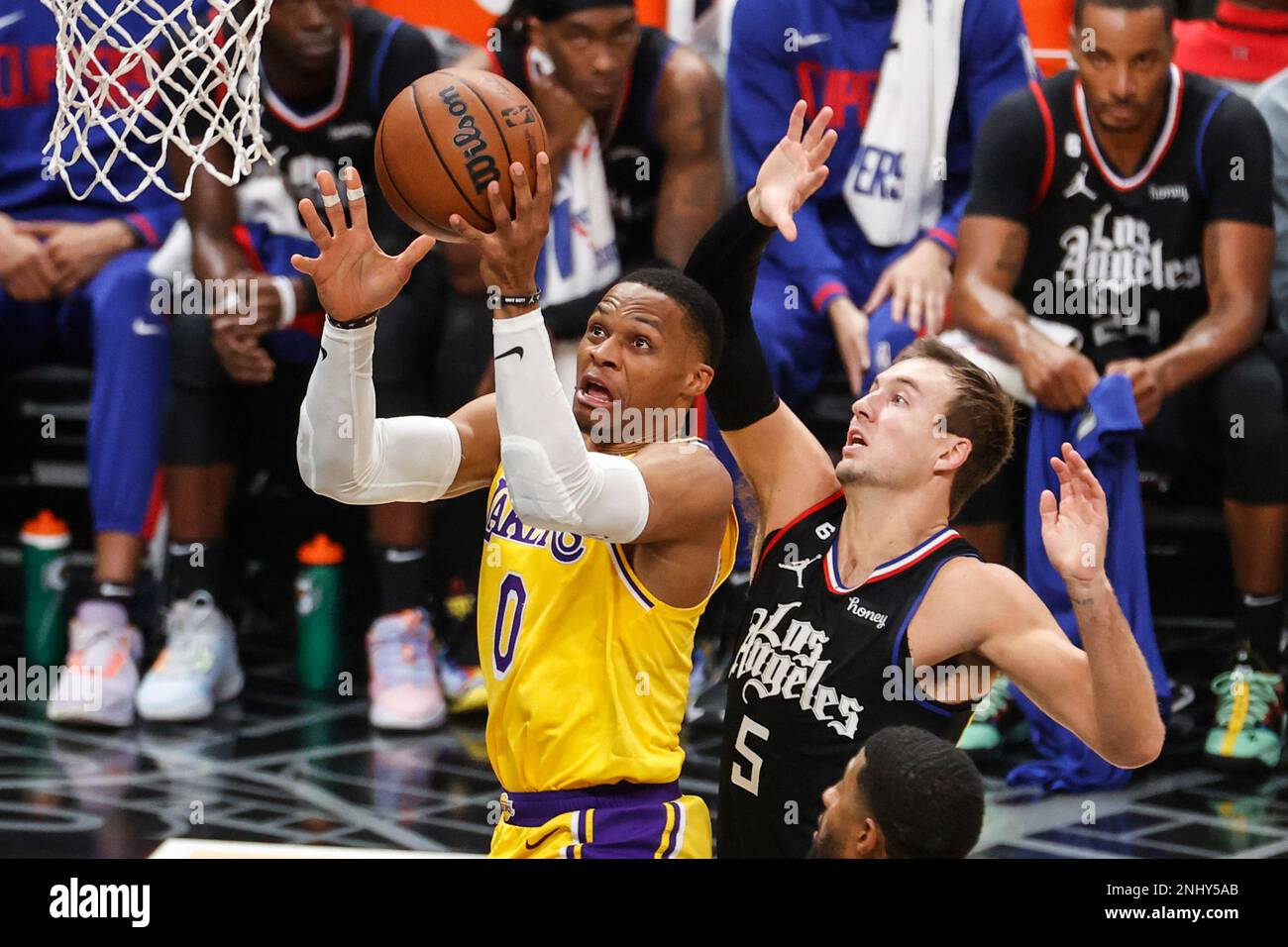 Los Angeles Lakers guard Russell Westbrook (0) goes to basket under ...