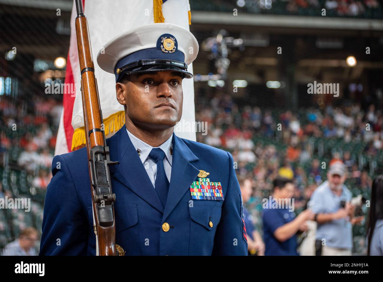 Members of the yeoman of the guard hi-res stock photography and images ...