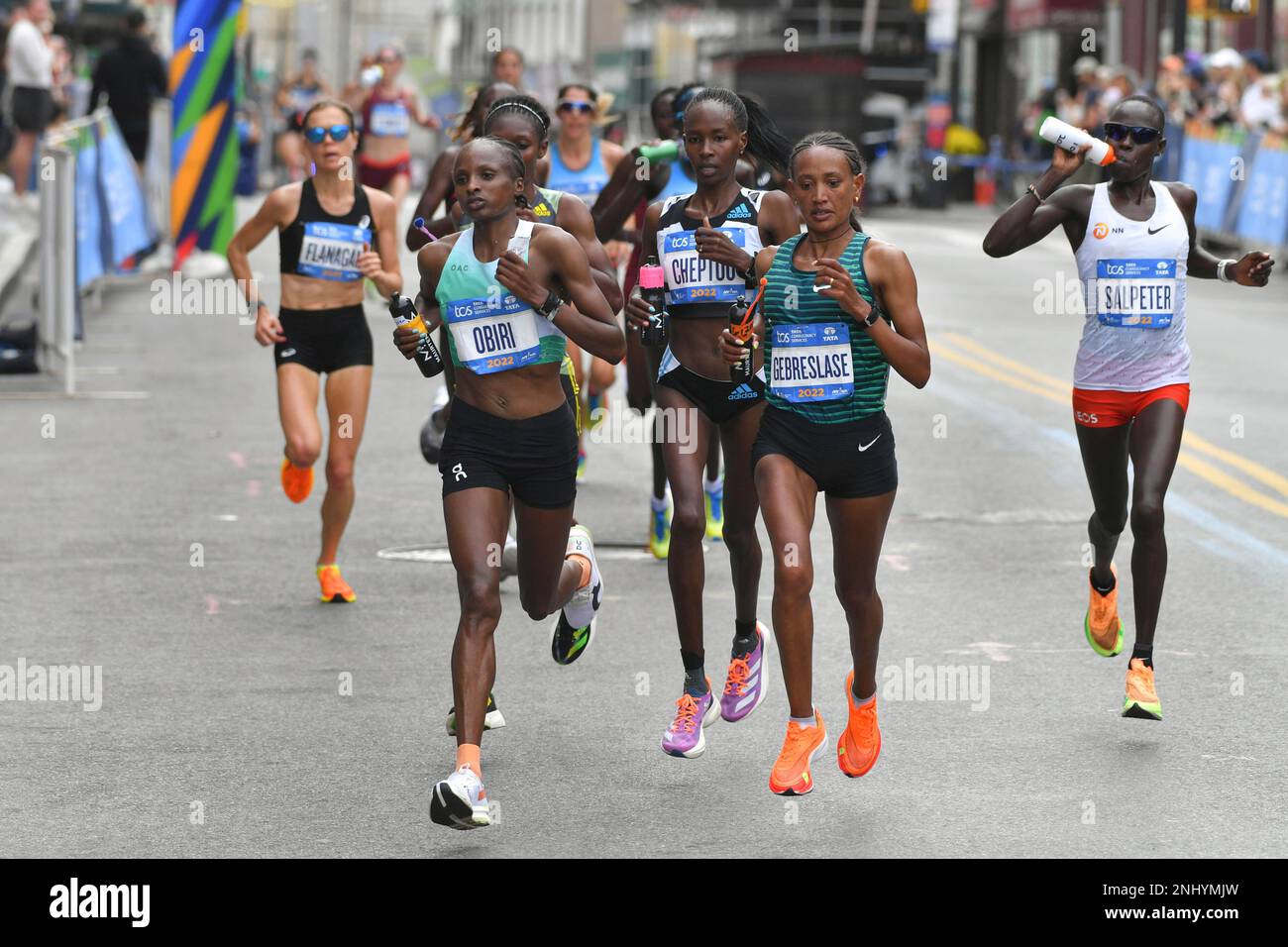 Photo by: NDZ/STAR MAX/IPx 2022 11/6/22 Women's elite runners Sharon ...