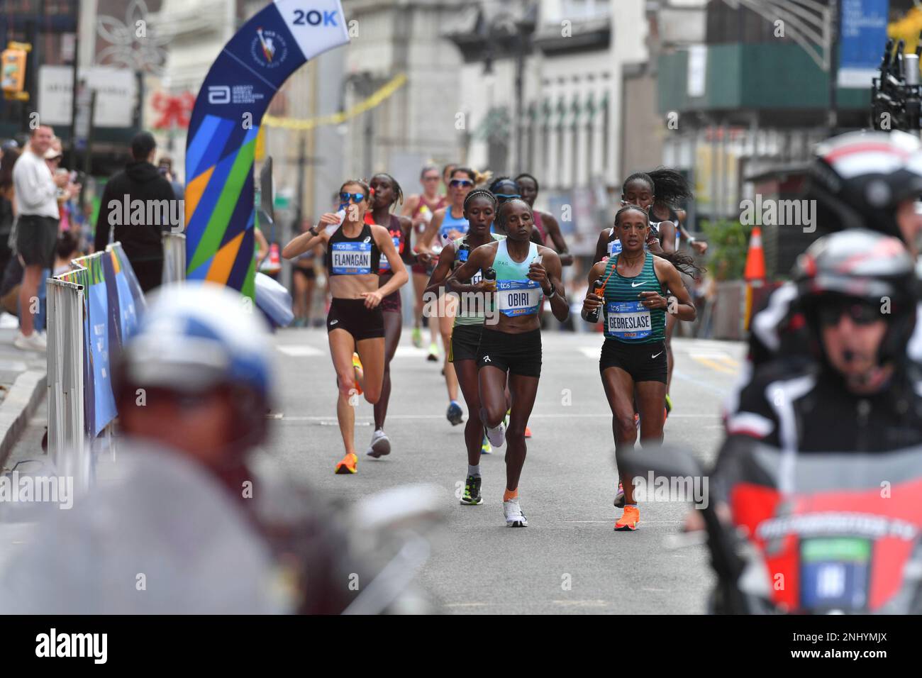 Photo by: NDZ/STAR MAX/IPx 2022 11/6/22 Women's elite runners Sharon ...