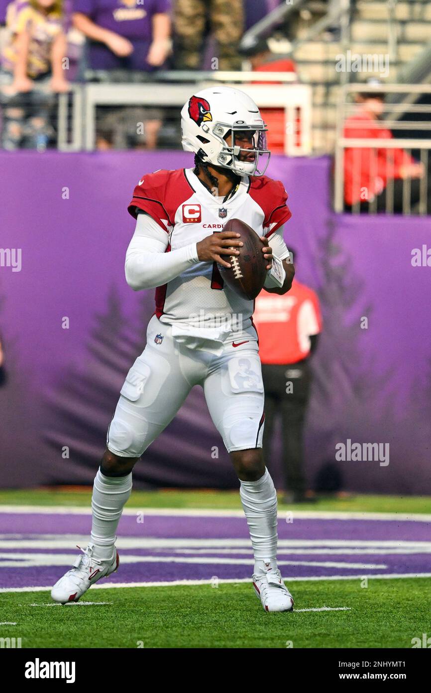 MINNEAPOLIS, MN - OCTOBER 30: Arizona Cardinals quarterback Kyler ...