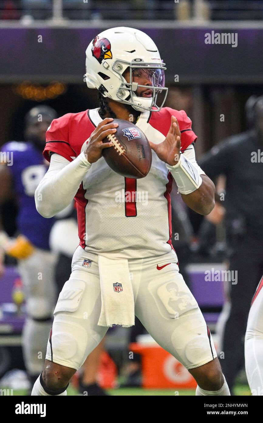 MINNEAPOLIS, MN - OCTOBER 30: Arizona Cardinals quarterback Kyler ...