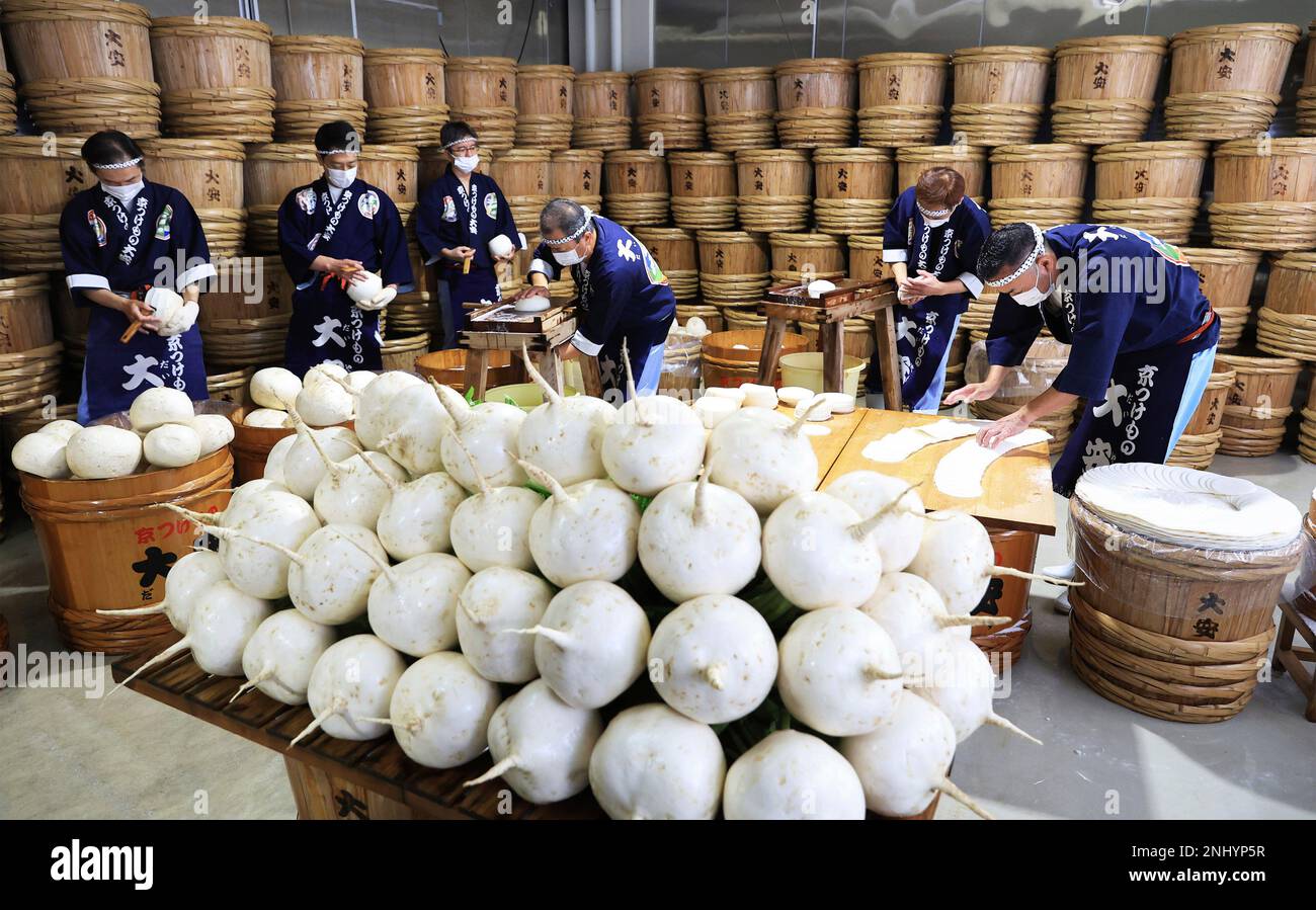 Workers of Daiyasu pickles company are busy making Senmaizuke, sliced ...