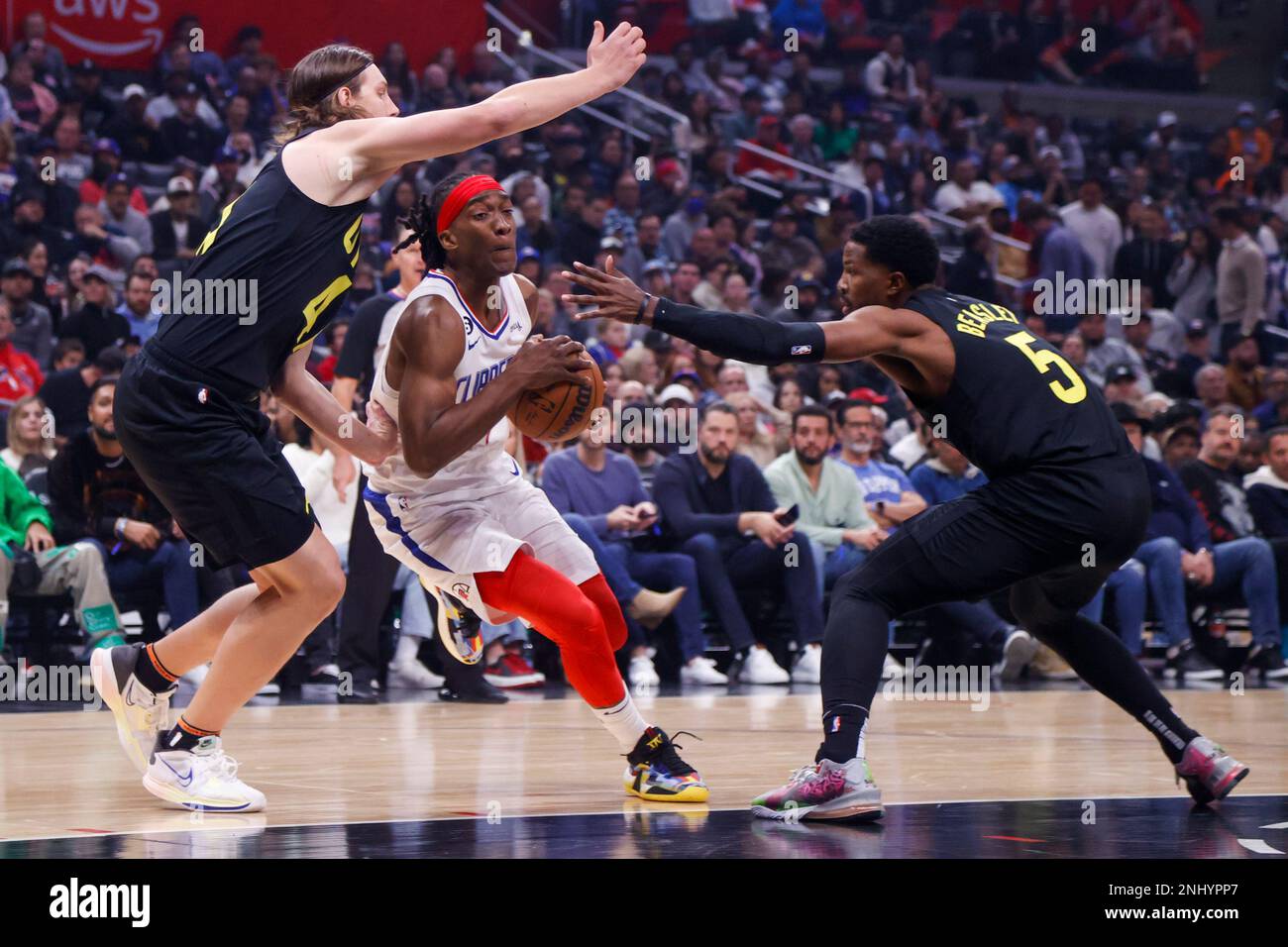 Los Angeles Clippers guard Terance Mann (14) drives between Utah Jazz ...