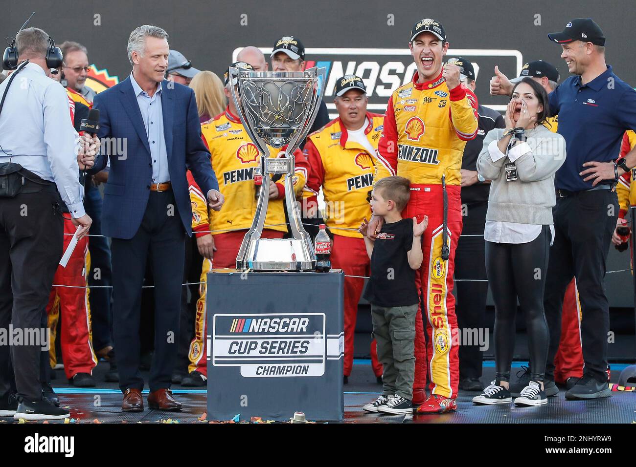 AVONDALE, AZ - NOVEMBER 06: Joey Logano (#22 Team Penske Shell Pennzoil ...