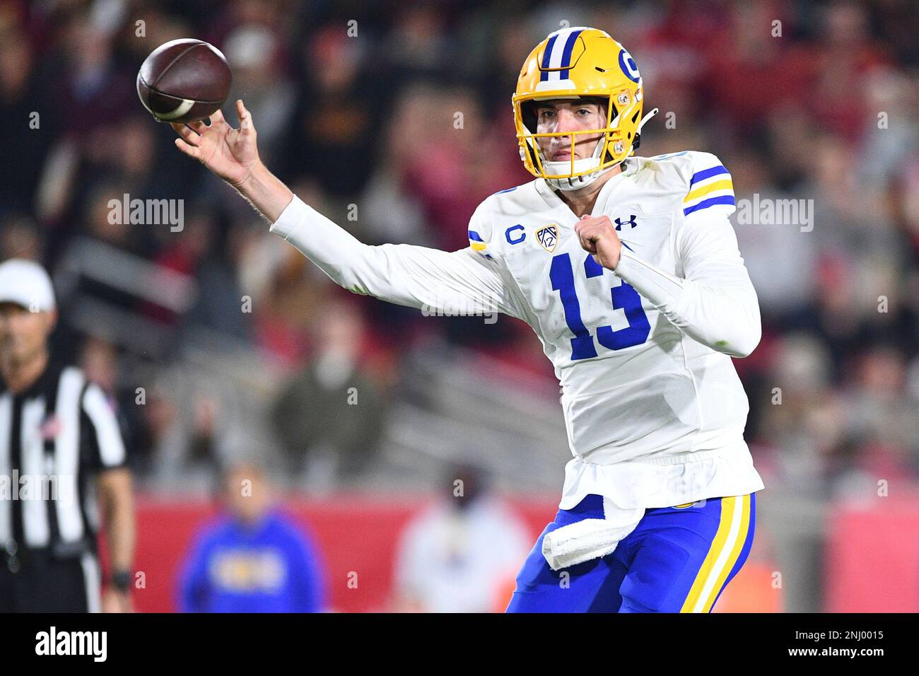 LOS ANGELES, CA - NOVEMBER 05: California Golden Bears quarterback Jack ...